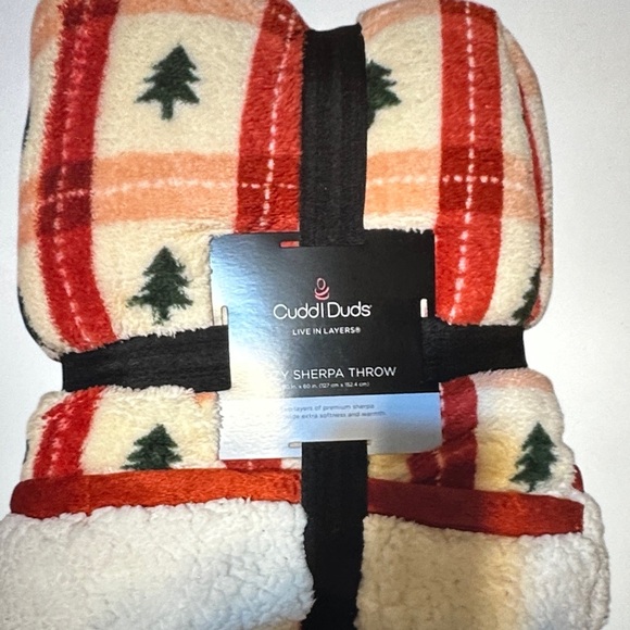 Cuddl Duds | Bedding | Cuddl Duds Red And Cream Sherpa Throw5x60 | Poshmark
